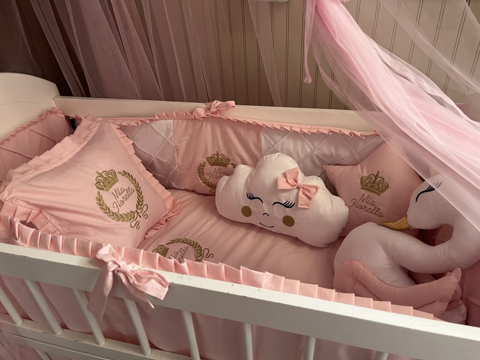 Qué incluye un ajuar para cuna de bebé niña