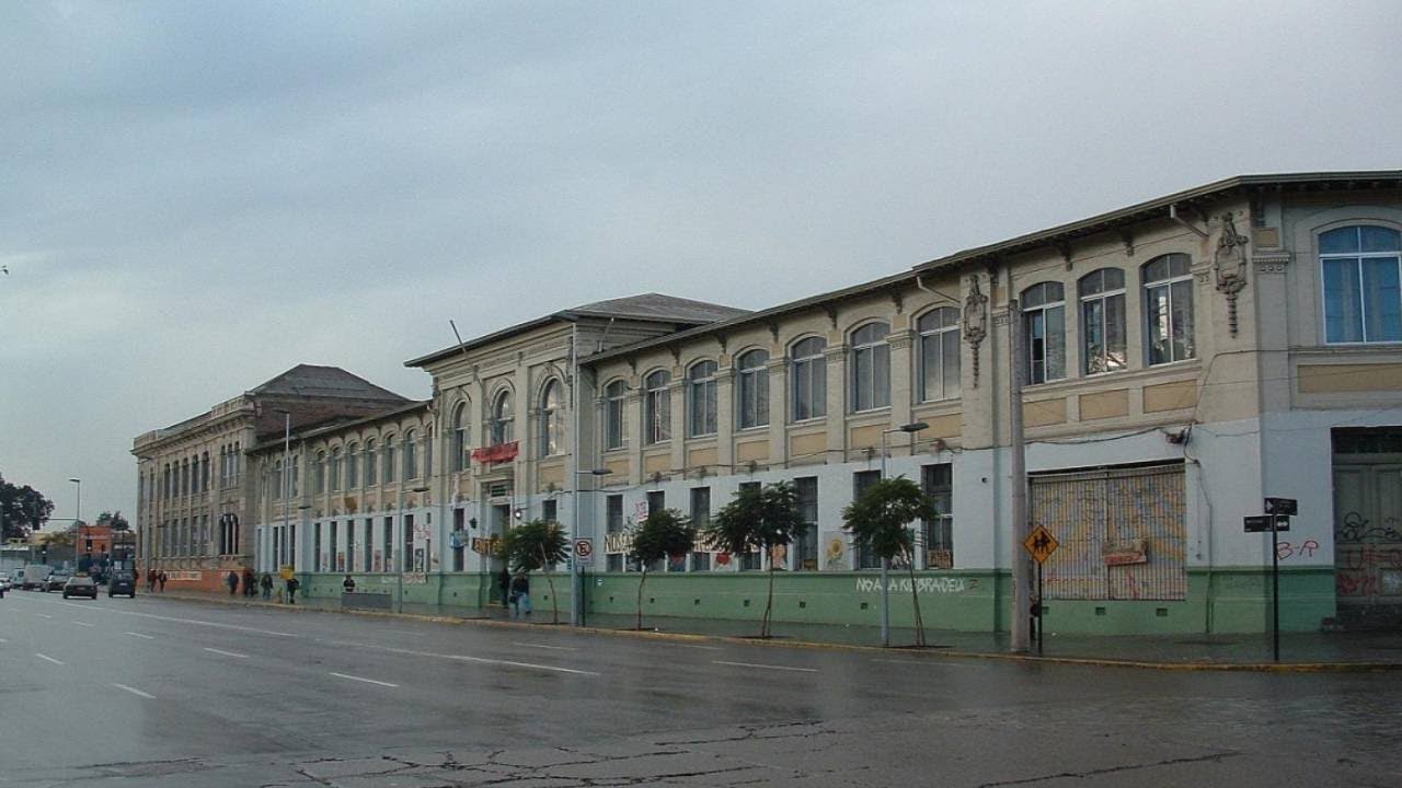 Cuáles son las características del Liceo Polivalente Emilia Toro de ...