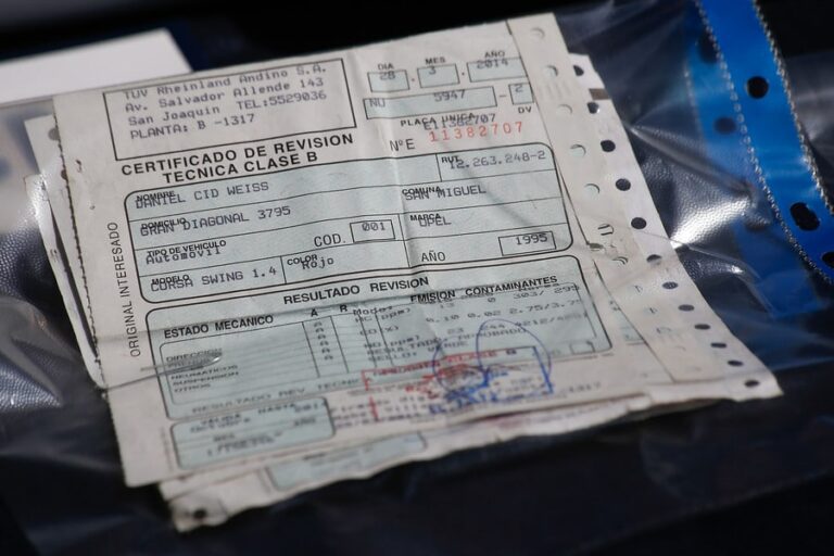 Qué documentos debo llevar en el auto en Chile